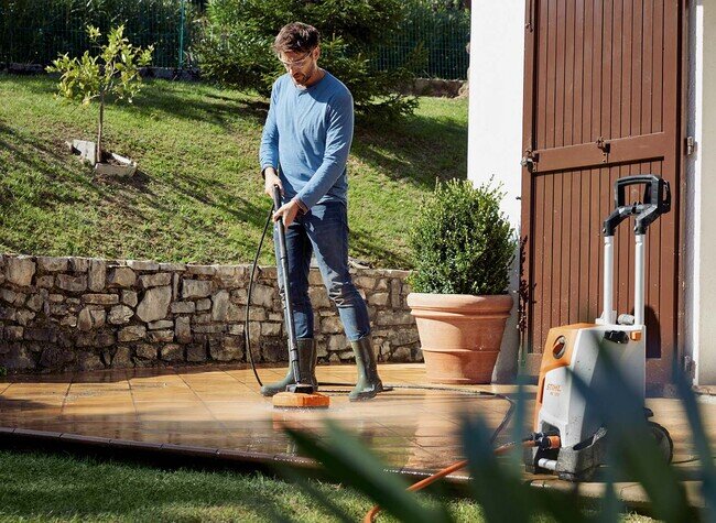 Slik vasker du uteplassen | BondeKompaniet